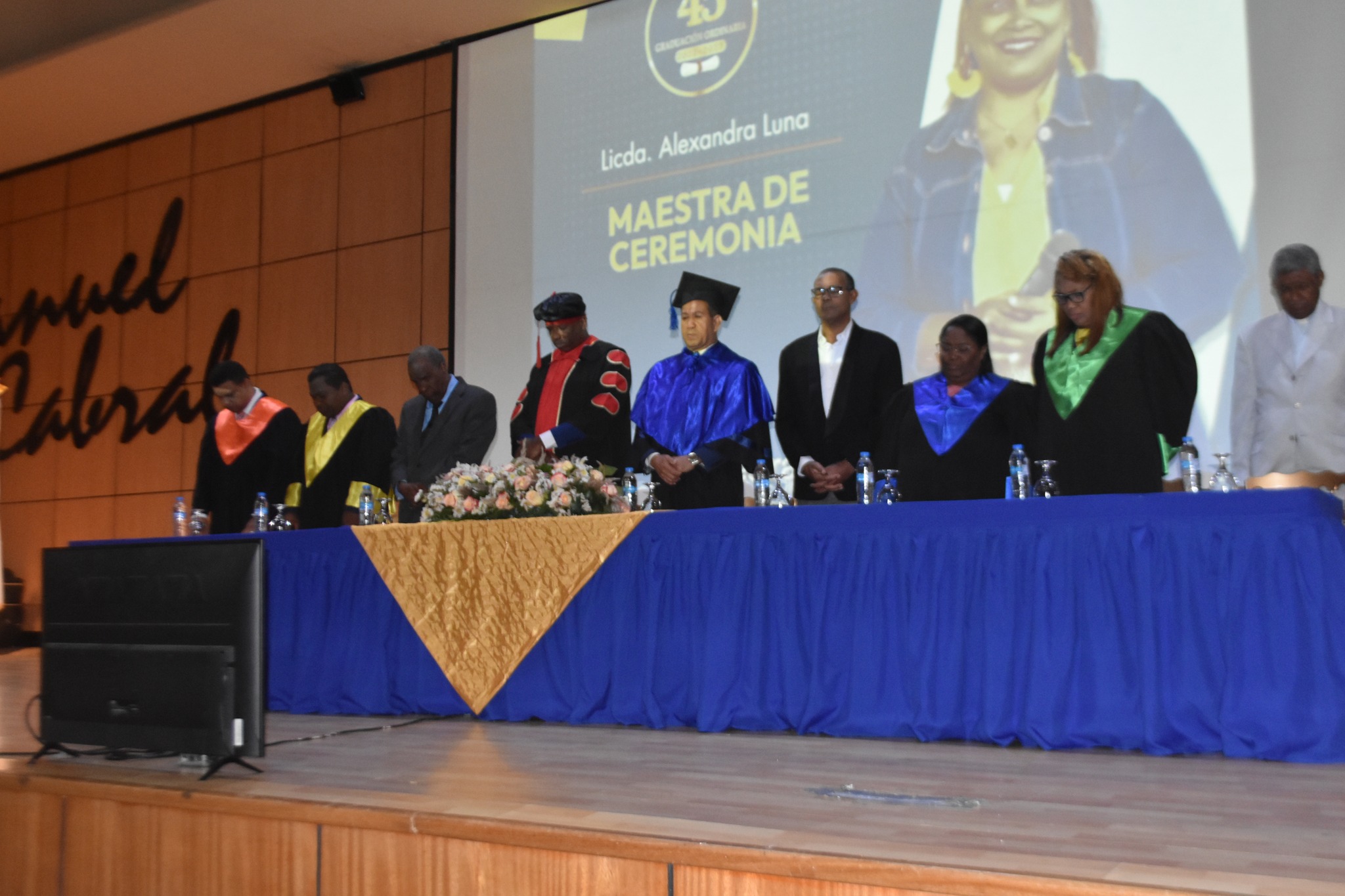 Gradúa 377 nuevos profesionales y técnicos en áreas teológicas ...